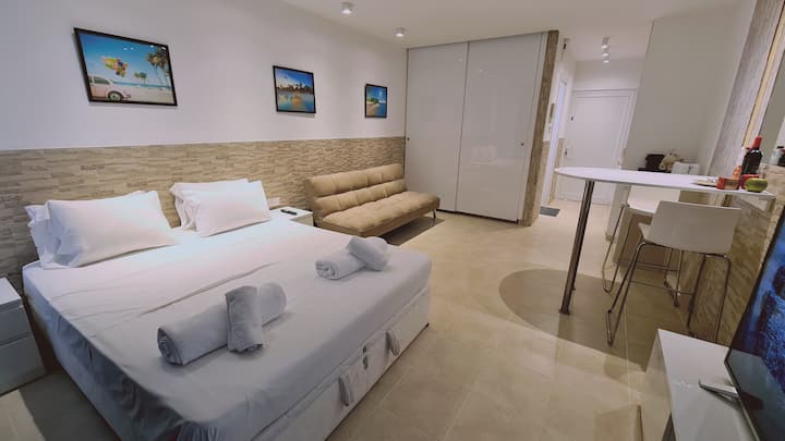 Stay: Lavish Studio | Spacious | Near Center|wi-fi - Agia Napa