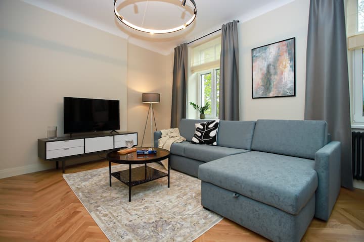 Modern Apt Beloved By Families | Backyard Parking - Riga