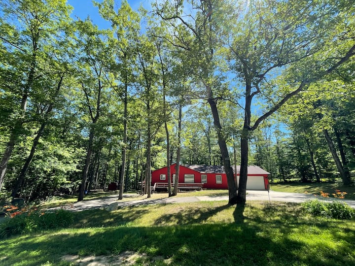 4 Br/2 Ba Close To Higgins Lake! - Higgins Lake, MI