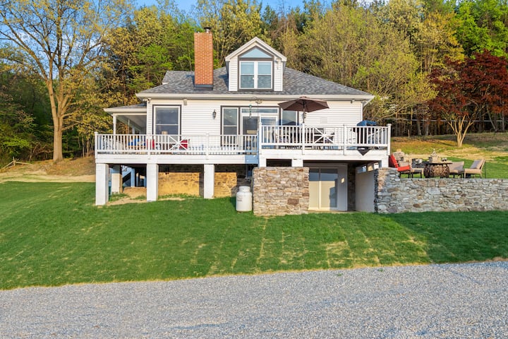 Zen Mountainside Retreat - Spa & Views! Hot Tub - Twin Lakes, Frederick
