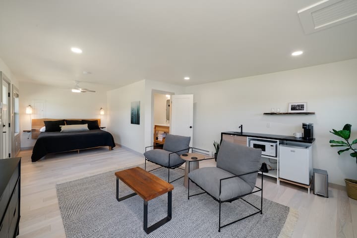 New Riverfront Cabin Of Upscale Inn Renovated 2023 - Manzanita, OR