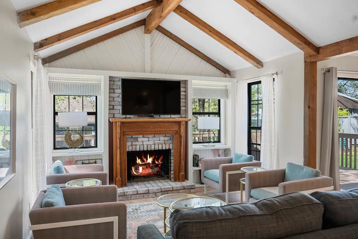 Designer Luxury 4bed/4ba W/ Pool - Olathe, KS