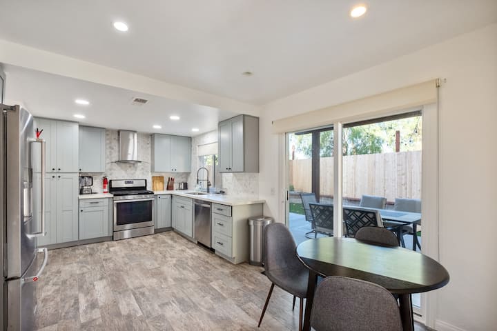 Spacious Oceanside Getaway! Minutes From Ocean - 歐申賽德