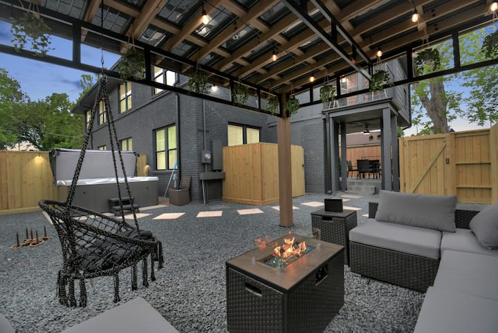Tranquil Retreat | Hot Tub | 6 Baths | Fully Gated - Houston, TX