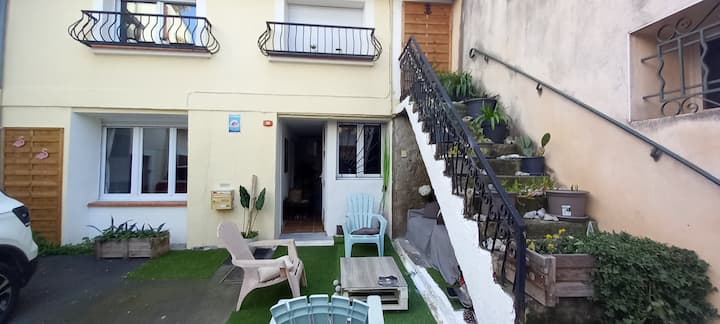 Petite Camargue Maisonnette Au Centre Du Village - Vauvert