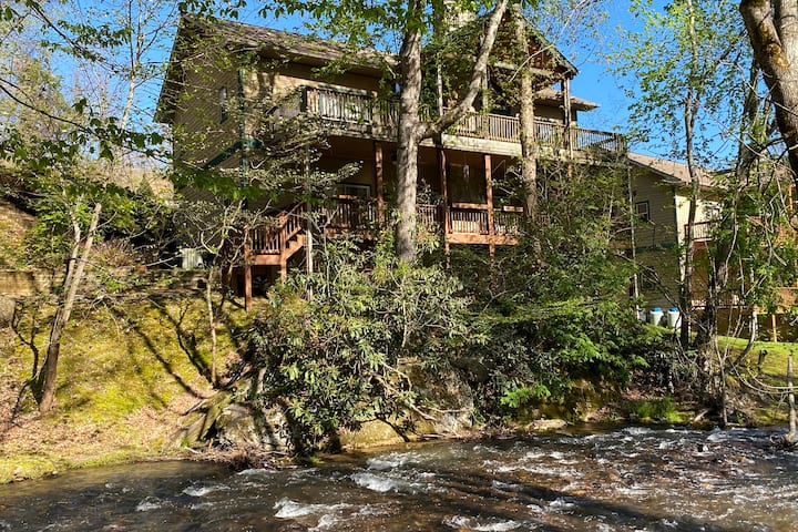 Condo W/ Creek, Golf & Mtn Views - Cherokee, NC