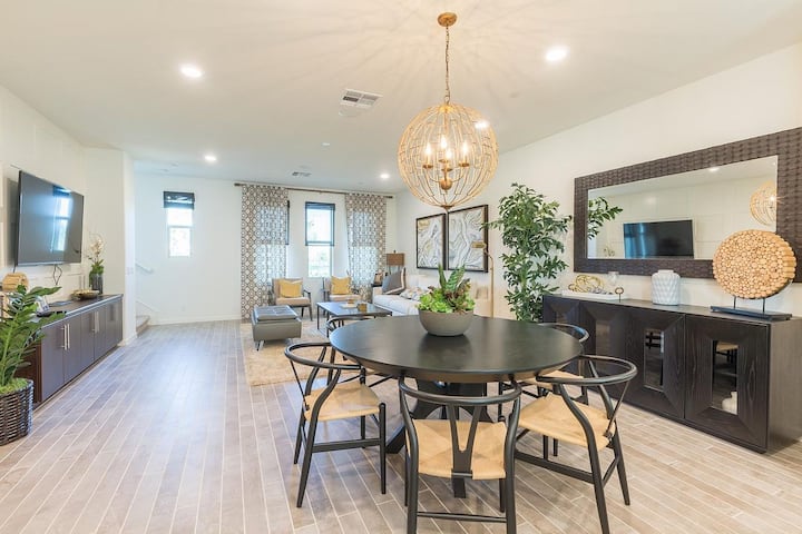 Panoramic Park-front Home / 3b3.5b With Park View - Irvine, CA