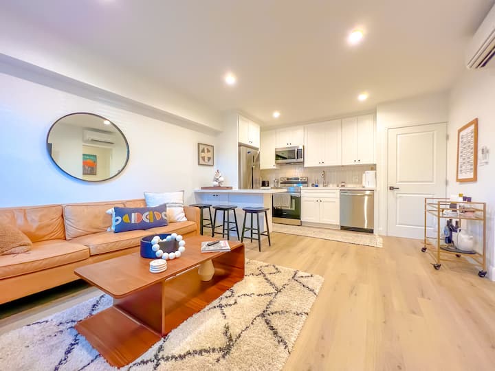 Stylish Apt In Cozy Studio City - Los Angeles, CA