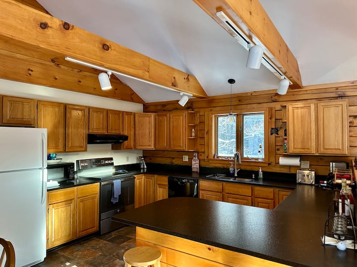 Beautiful Log Cabin On 3 Acres - Stratton