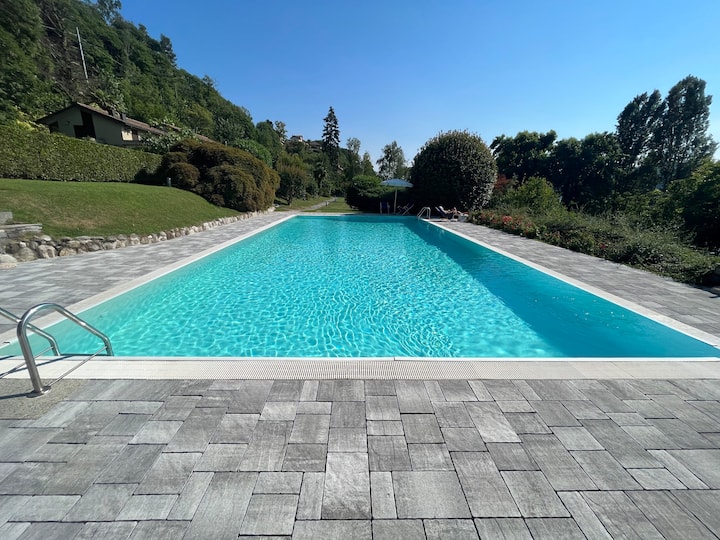 Casa Fronte Lago Con Piscina - Arona, Italy