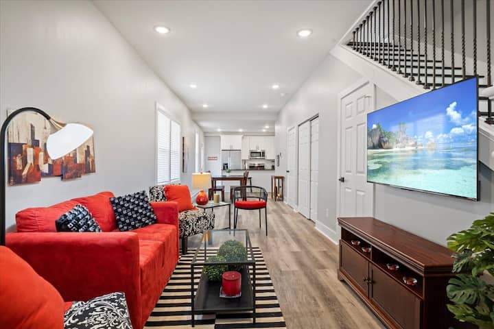 Downtown Indy Escape Near Lucas Oil & Mass Ave - Indianapolis, IN