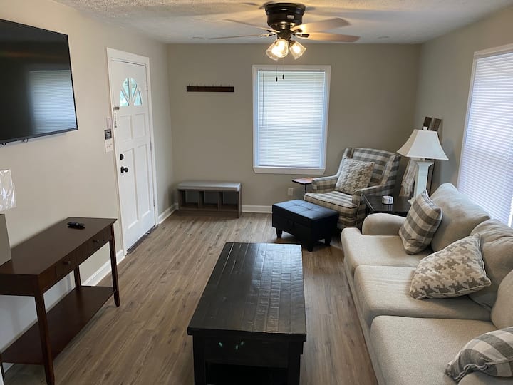 Cozy Derby House - Louisville, KY