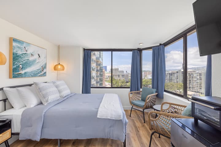 Newly Renovated Contemporary Condo In Waikiki - Honolulu