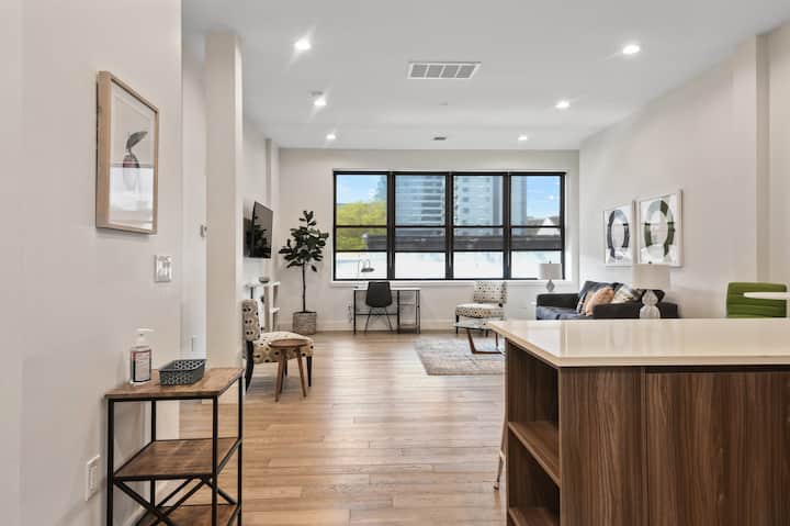 Funky ! 2br Lux ! Free Parking ! 30 Min To Nyc ! - Harrison, NJ