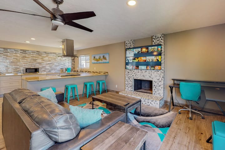 Hot Tub Beach House W/grill & 3 King Beds - Albuquerque, NM