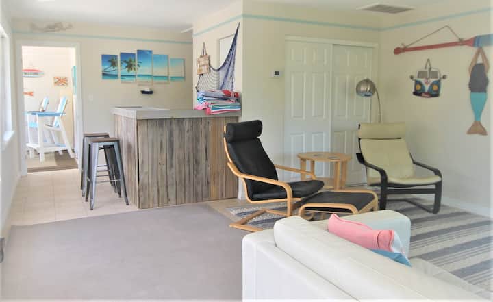 Huge & Styling 1 Br Near Beach - Treasure Island, FL