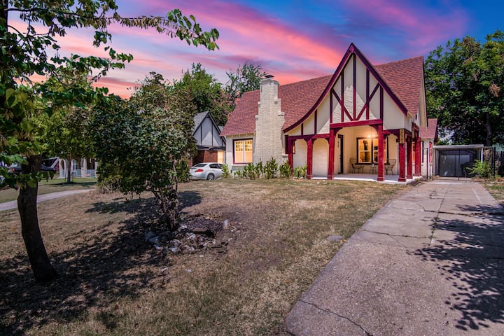 The Red Bungalow Of A-district - Oklahoma City, OK