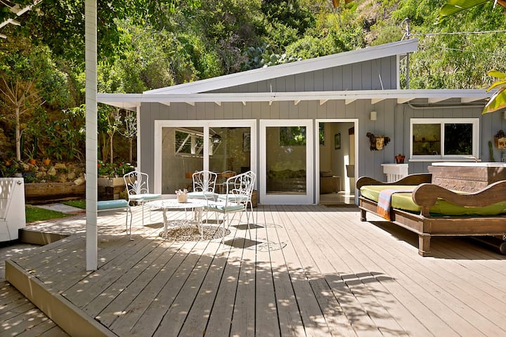 Hollywood Hills Cabin Sanctuary - Los Angeles, CA