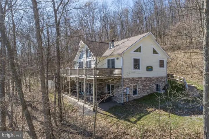 Serene Mountain Escape: Hot Tub, Foosball, Views! - Oakland, MD