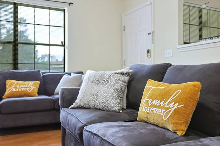 Charming And Bright Ranch Home - 海恩斯維爾