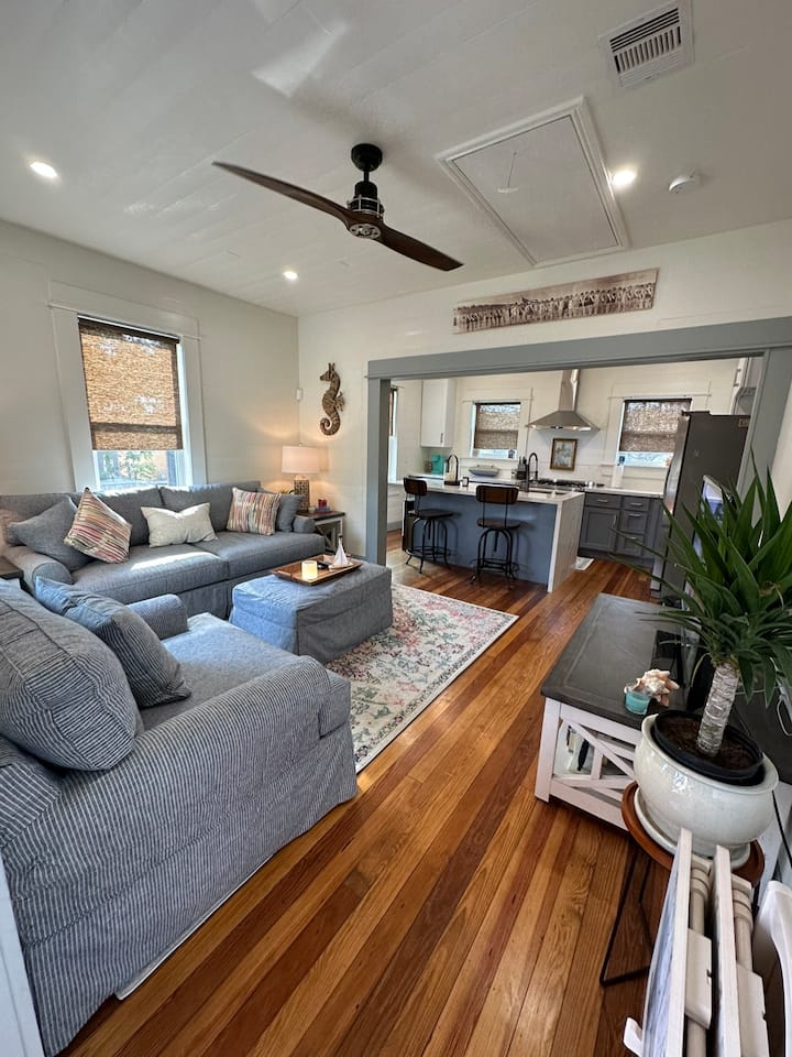 5 Min From Beach W/ Private Pool & Kids' Playroom! - Galveston, TX