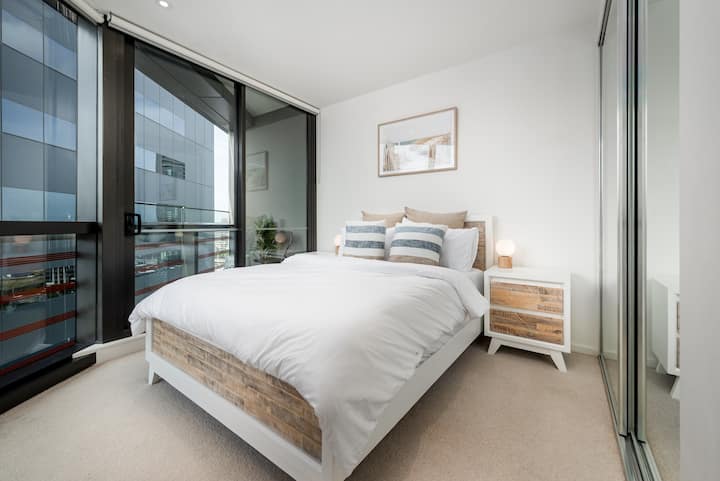 Collins Street Apartment - Docklands - Melbourne