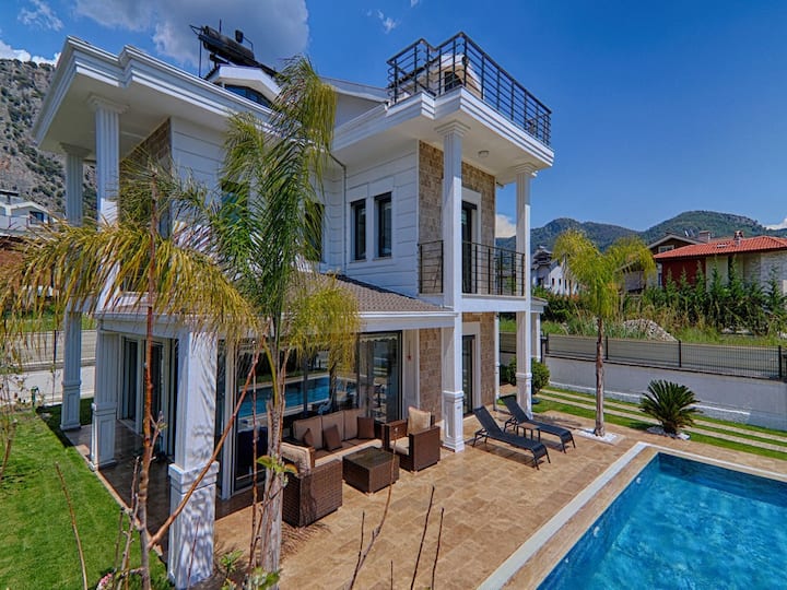 Fethiye Göcek Merkez  Te  3+1 Lüks Villa - Göcek