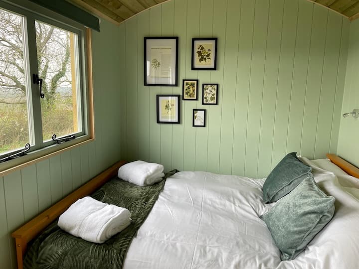 Cosy Shepherd Hut - Elderflower - Caernarfon