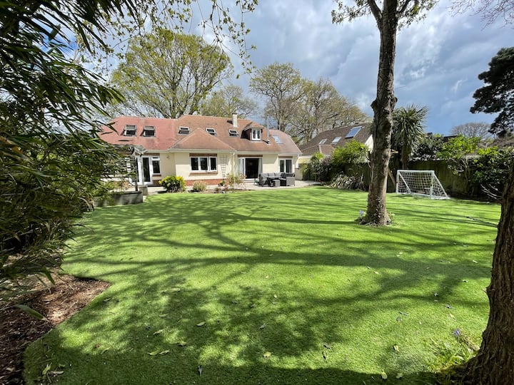 Secluded Woodland Family Home - Bournemouth