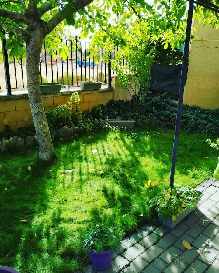 Casa De 2 Hab. Con Jardín En Pueblo De Burgos - Aranda de Duero