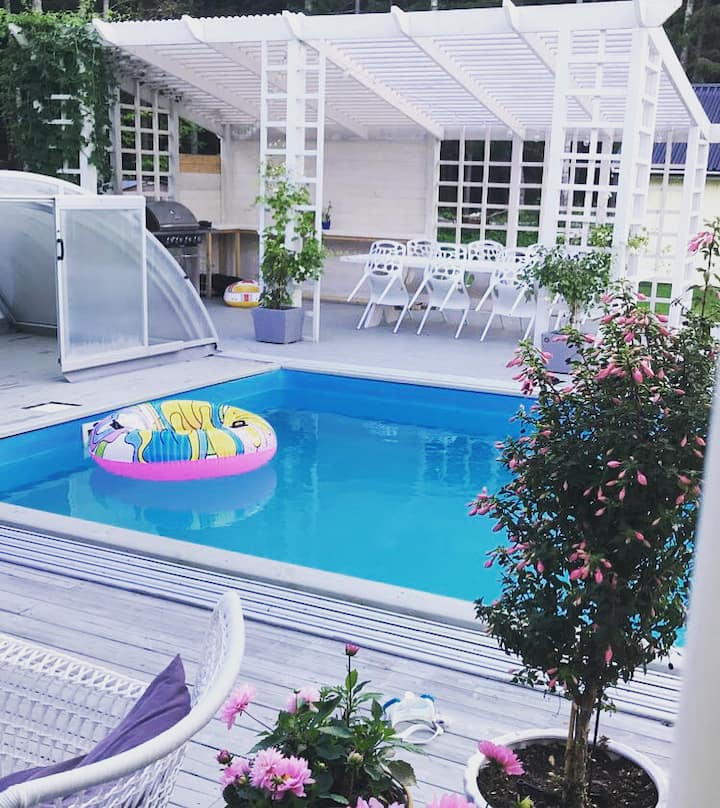 Stor Villa Med Pool Och Jacuzzi - Gävle