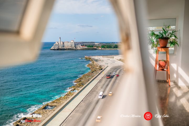 Lighthouse Apartment, Ocean View, No Blackout Wifi - Havana