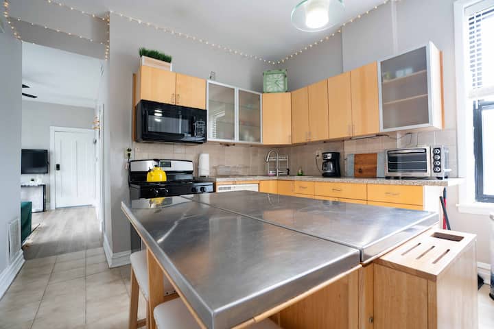 Easy Comfort At The Mine Of Diamonds, 2 Queen Bdrm - Chicago, IL