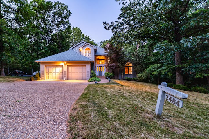 Luxe Ski Chalet – Hottub, Firepit & Game Room Etc. - Massanutten, VA