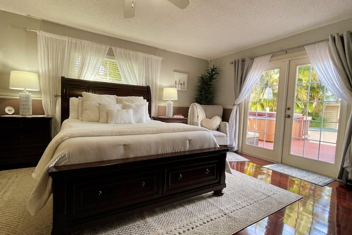 Spacious 3br Apt W/hot Tub/75in Tv/mac Computer - Sarasota, FL