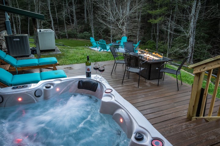 Ascension Cabin: Hot Tub, Fire Pit, Pet Friendly - Summersville, WV