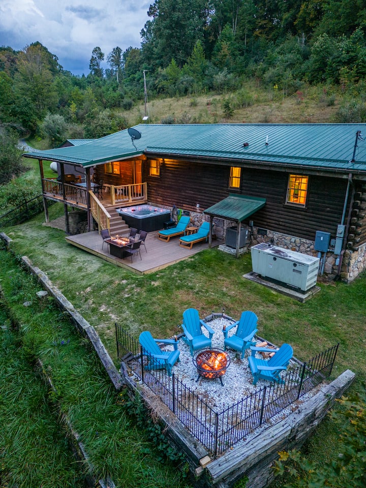 Ascension Cabin: Hot Tub, Fire Pit, Pet Friendly - West Virginia
