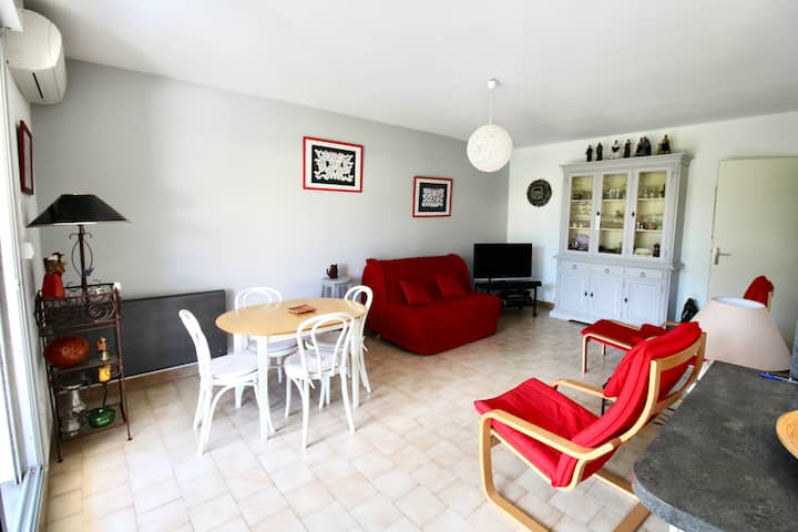 A 50 M De La Plage, Appartement Climatisé Au Calme - Carro