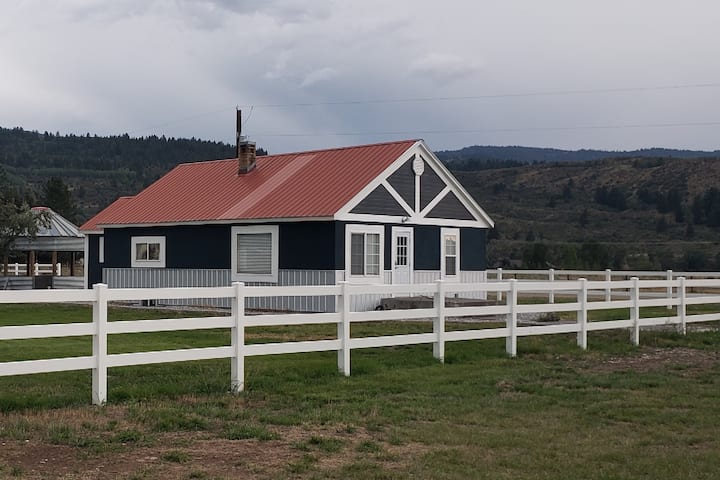 The Red Roof House - Swan Valley, ID