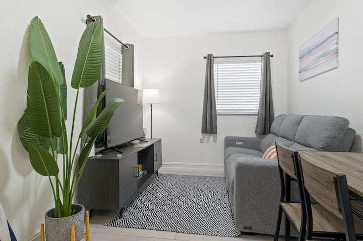 Oasis 2br House Near Wynwood Mia - Miami, FL