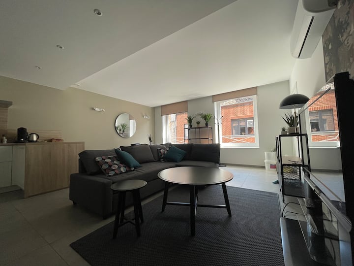 Chimay : La Chambre Verte De La Grand Place - Chimay