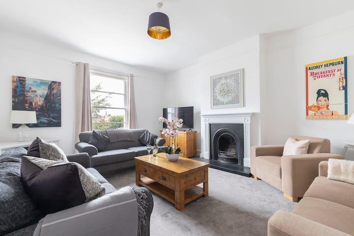 Fabulous, Vibrant, Town House, Central Bath Road - Cheltenham