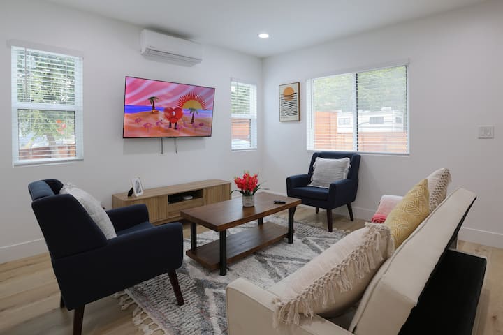 Wanderer's 2b1b Haven - Los Angeles