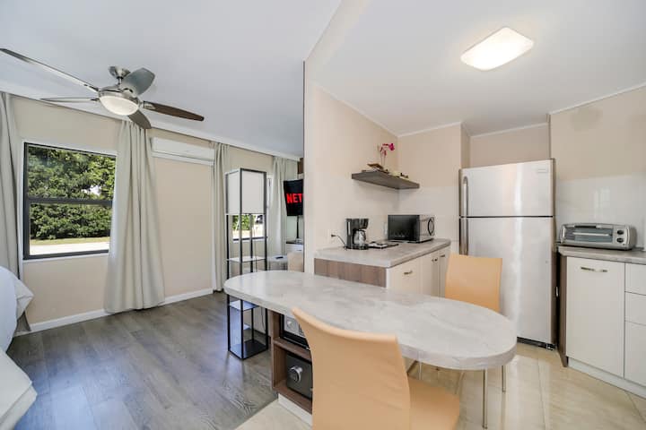 At Mine | Suite Step From The Ocean With Kitchen - Fort Lauderdale