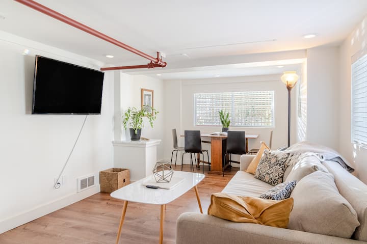 Cozy Private Urban Oasis: The Ballard Bungalow! - Seattle, WA