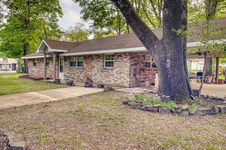 Cozy Tea Garden 3br House Middle Of Town! - Conway, AR