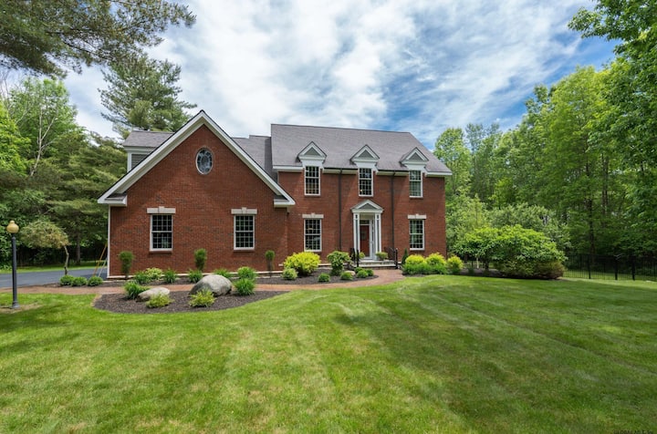 Amazing Saratoga Track Rental! - Saratoga Springs, NY