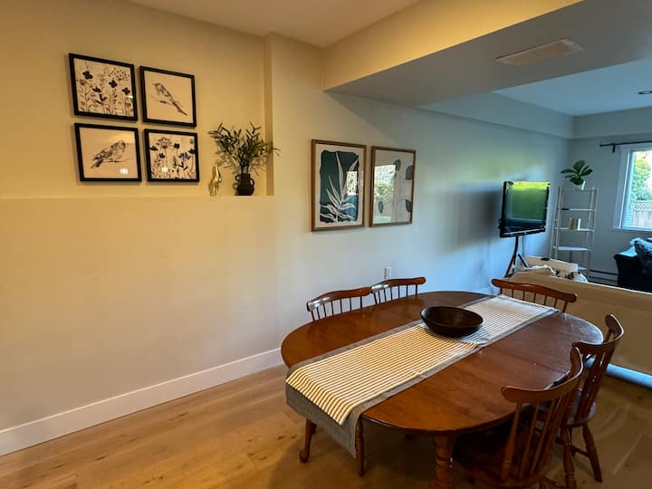 Beautiful Ocean & Mountain Views - Port Moody