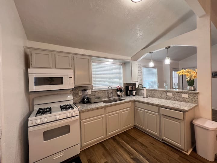 Home In Humble 10 Mins From Iah - Humble, TX