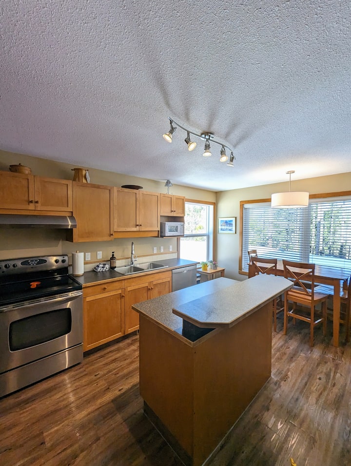 Ski, Golf & Trails – Your Kimberley Retreat Awaits - Kimberley, BC, Canada